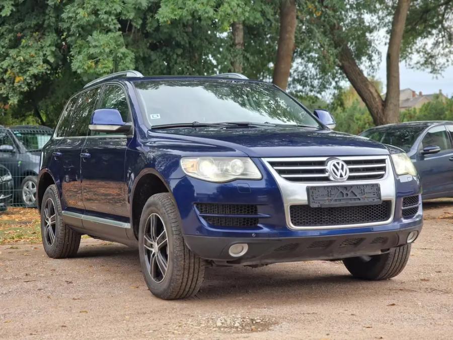 Blue Volkswagen Touareg 2008 in Grobiņa, with an engine capacity of 3.00 L and mileage of 436 thousand km for 4750 €, photo 8 on AUTOMOTO.COM.LV