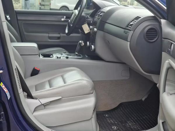 Zils Volkswagen Touareg 2008 Grobiņa, ar dzinēja tilpumu 3.00 L un nobraukumu 436 tūkst. km par 4750 €, foto 9 vietnē AUTOMOTO.COM.LV