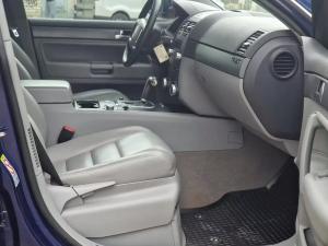 Blue Volkswagen Touareg 2008 in Grobiņa, with an engine capacity of 3.00 L and mileage of 436 thousand km for 4750 €, photo 10 on AUTOMOTO.COM.LV