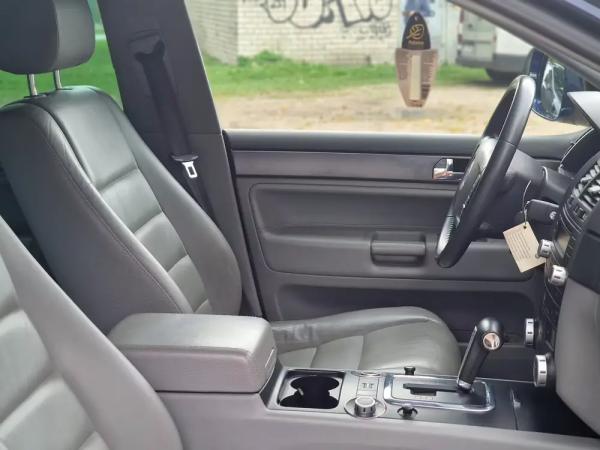 Zils Volkswagen Touareg 2008 Grobiņa, ar dzinēja tilpumu 3.00 L un nobraukumu 436 tūkst. km par 4750 €, foto 10 vietnē AUTOMOTO.COM.LV