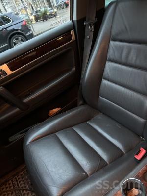 Zils Volkswagen Touareg 2009 Rīga, ar dzinēja tilpumu 3.00 L un nobraukumu 365 tūkst. km par 3900 €, foto 8 vietnē AUTOMOTO.COM.LV