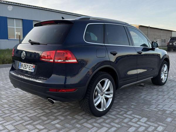 Zils Volkswagen Touareg 2010 Tauragė, ar dzinēja tilpumu 4.20 L un nobraukumu 196 tūkst. km par 11200 €, foto 4 vietnē AUTOMOTO.COM.LV