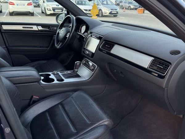 Zils Volkswagen Touareg 2010 Tauragė, ar dzinēja tilpumu 4.20 L un nobraukumu 196 tūkst. km par 11200 €, foto 6 vietnē AUTOMOTO.COM.LV