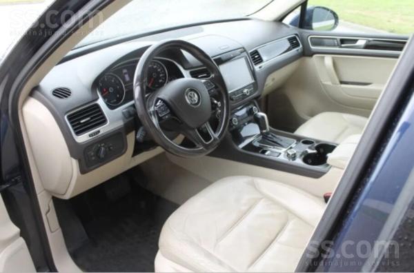 Zils Volkswagen Touareg 2010 Kuldīga, ar dzinēja tilpumu 3.00 L un nobraukumu 352 tūkst. km par 8900 €, foto 7 vietnē AUTOMOTO.COM.LV