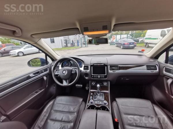Blue Volkswagen Touareg 2010 in Riga, with an engine capacity of 4.20 L and mileage of 439 thousand km for 13950 €, photo 10 on AUTOMOTO.COM.LV