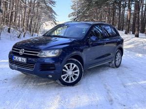 Blue Volkswagen Touareg 2011 in Vilnius, with an engine capacity of 3.00 L and mileage of 350 thousand km for 7899 €, photo 2 on AUTOMOTO.COM.LV