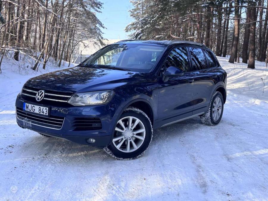 Blue Volkswagen Touareg 2011 in Vilnius, with an engine capacity of 3.00 L and mileage of 350 thousand km for 7899 €, photo 2 on AUTOMOTO.COM.LV