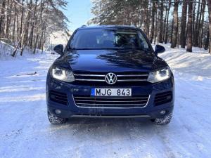 Blue Volkswagen Touareg 2011 in Vilnius, with an engine capacity of 3.00 L and mileage of 350 thousand km for 7899 €, photo 3 on AUTOMOTO.COM.LV