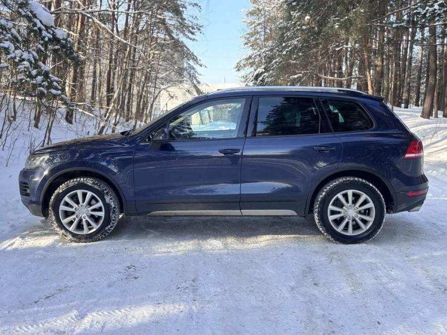 Blue Volkswagen Touareg 2011 in Vilnius, with an engine capacity of 3.00 L and mileage of 350 thousand km for 7899 €, photo 5 on AUTOMOTO.COM.LV