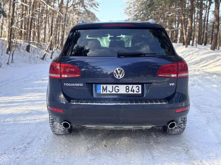 Blue Volkswagen Touareg 2011 in Vilnius, with an engine capacity of 3.00 L and mileage of 350 thousand km for 7899 €, photo 8 on AUTOMOTO.COM.LV