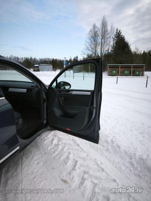 Blue Volkswagen Touareg 2011 in Riga, with an engine capacity of 3.00 L and mileage of 307 thousand km for 9850 €, photo 14 on AUTOMOTO.COM.LV