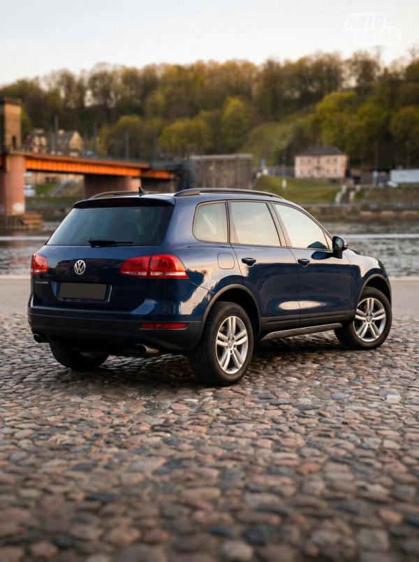 Zils Volkswagen Touareg 2011 Jonava, ar dzinēja tilpumu 3.00 L un nobraukumu 345 tūkst. km par 9499 €, foto 2 vietnē AUTOMOTO.COM.LV