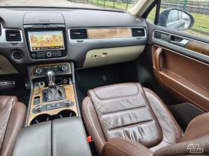 Zils Volkswagen Touareg 2011 Šauļi, ar dzinēja tilpumu 4.20 L un nobraukumu 280 tūkst. km par 7100 €, foto 12 vietnē AUTOMOTO.COM.LV