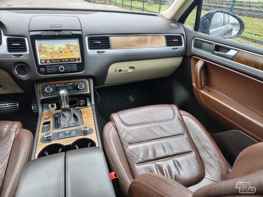 Zils Volkswagen Touareg 2011 Šauļi, ar dzinēja tilpumu 4.20 L un nobraukumu 280 tūkst. km par 7100 €, foto 12 vietnē AUTOMOTO.COM.LV