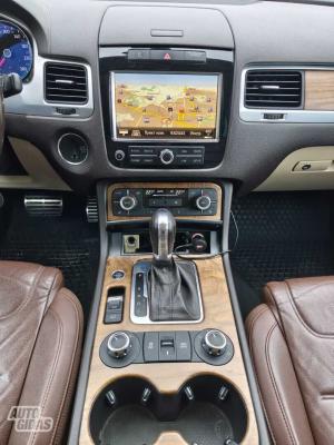 Zils Volkswagen Touareg 2011 Šauļi, ar dzinēja tilpumu 4.20 L un nobraukumu 280 tūkst. km par 7100 €, foto 13 vietnē AUTOMOTO.COM.LV