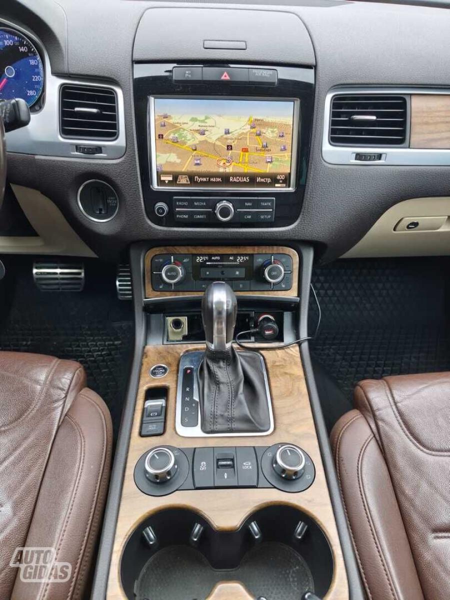 Zils Volkswagen Touareg 2011 Šauļi, ar dzinēja tilpumu 4.20 L un nobraukumu 280 tūkst. km par 7100 €, foto 13 vietnē AUTOMOTO.COM.LV