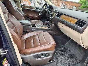Zils Volkswagen Touareg 2011 Šauļi, ar dzinēja tilpumu 4.20 L un nobraukumu 280 tūkst. km par 7100 €, foto 15 vietnē AUTOMOTO.COM.LV