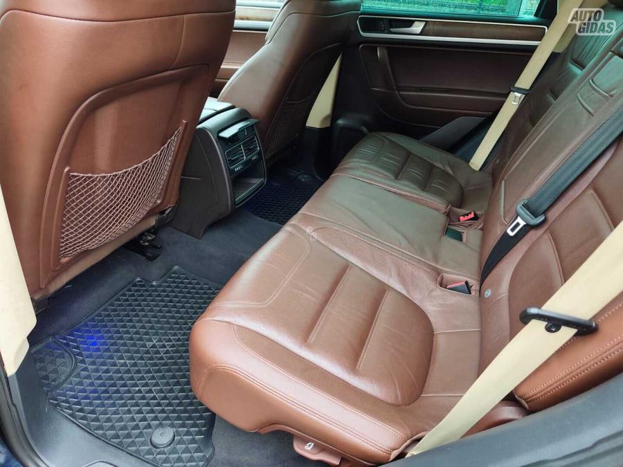 Zils Volkswagen Touareg 2011 Šauļi, ar dzinēja tilpumu 4.20 L un nobraukumu 280 tūkst. km par 7100 €, foto 17 vietnē AUTOMOTO.COM.LV