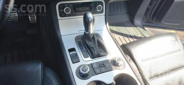 Blue Volkswagen Touareg 2011 in Riga, with an engine capacity of 3.00 L and mileage of 259 thousand km for 10500 €, photo 7 on AUTOMOTO.COM.LV