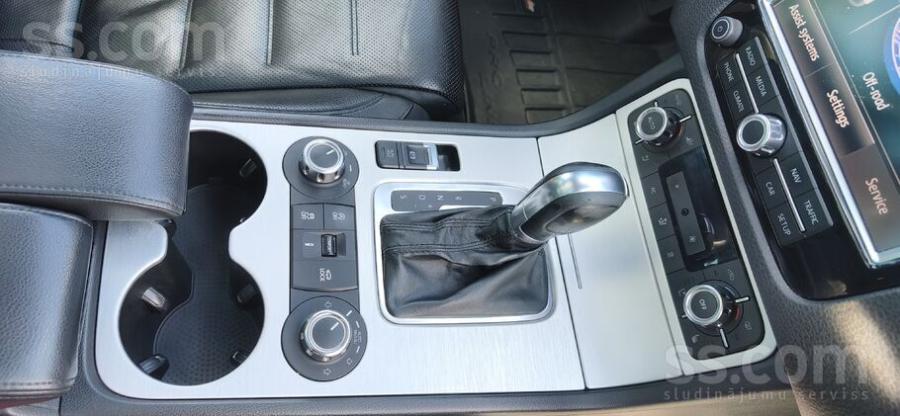 Zils Volkswagen Touareg 2011 Rīga, ar dzinēja tilpumu 3.00 L un nobraukumu 259 tūkst. km par 10500 €, foto 21 vietnē AUTOMOTO.COM.LV