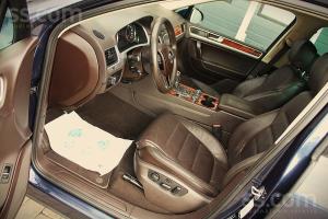 Zils Volkswagen Touareg 2011 Rīga, ar dzinēja tilpumu 3.00 L un nobraukumu 0 tūkst. km par 9390 €, foto 17 vietnē AUTOMOTO.COM.LV