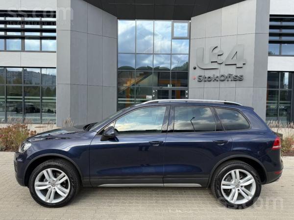 Blue Volkswagen Touareg 2011 in Riga, with an engine capacity of 3.00 L and mileage of 299 thousand km for 10999 €, photo 6 on AUTOMOTO.COM.LV