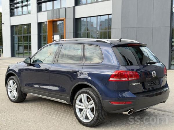 Blue Volkswagen Touareg 2011 in Riga, with an engine capacity of 3.00 L and mileage of 299 thousand km for 10999 €, photo 9 on AUTOMOTO.COM.LV