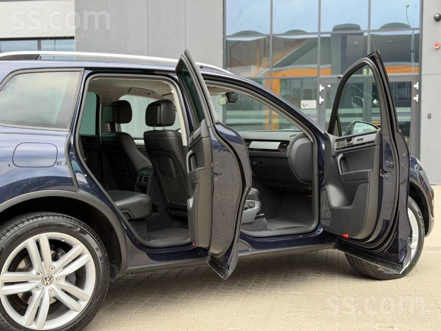 Zils Volkswagen Touareg 2011 Rīga, ar dzinēja tilpumu 3.00 L un nobraukumu 299 tūkst. km par 10999 €, foto 11 vietnē AUTOMOTO.COM.LV