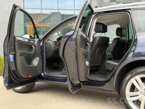 Zils Volkswagen Touareg 2011 Rīga, ar dzinēja tilpumu 3.00 L un nobraukumu 299 tūkst. km par 10999 €, foto 12 vietnē AUTOMOTO.COM.LV