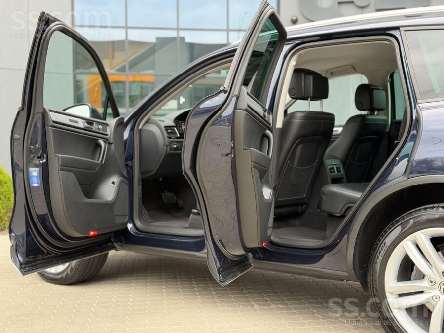 Zils Volkswagen Touareg 2011 Rīga, ar dzinēja tilpumu 3.00 L un nobraukumu 299 tūkst. km par 10999 €, foto 12 vietnē AUTOMOTO.COM.LV