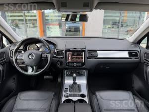 Zils Volkswagen Touareg 2011 Rīga, ar dzinēja tilpumu 3.00 L un nobraukumu 299 tūkst. km par 10999 €, foto 14 vietnē AUTOMOTO.COM.LV