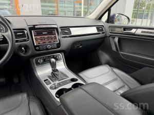 Zils Volkswagen Touareg 2011 Rīga, ar dzinēja tilpumu 3.00 L un nobraukumu 299 tūkst. km par 10999 €, foto 15 vietnē AUTOMOTO.COM.LV