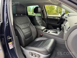 Zils Volkswagen Touareg 2011 Rīga, ar dzinēja tilpumu 3.00 L un nobraukumu 299 tūkst. km par 10999 €, foto 16 vietnē AUTOMOTO.COM.LV