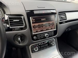 Zils Volkswagen Touareg 2011 Rīga, ar dzinēja tilpumu 3.00 L un nobraukumu 299 tūkst. km par 10999 €, foto 20 vietnē AUTOMOTO.COM.LV