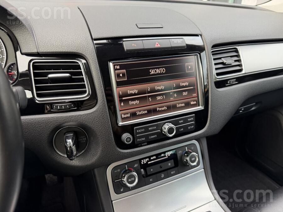 Zils Volkswagen Touareg 2011 Rīga, ar dzinēja tilpumu 3.00 L un nobraukumu 299 tūkst. km par 10999 €, foto 20 vietnē AUTOMOTO.COM.LV