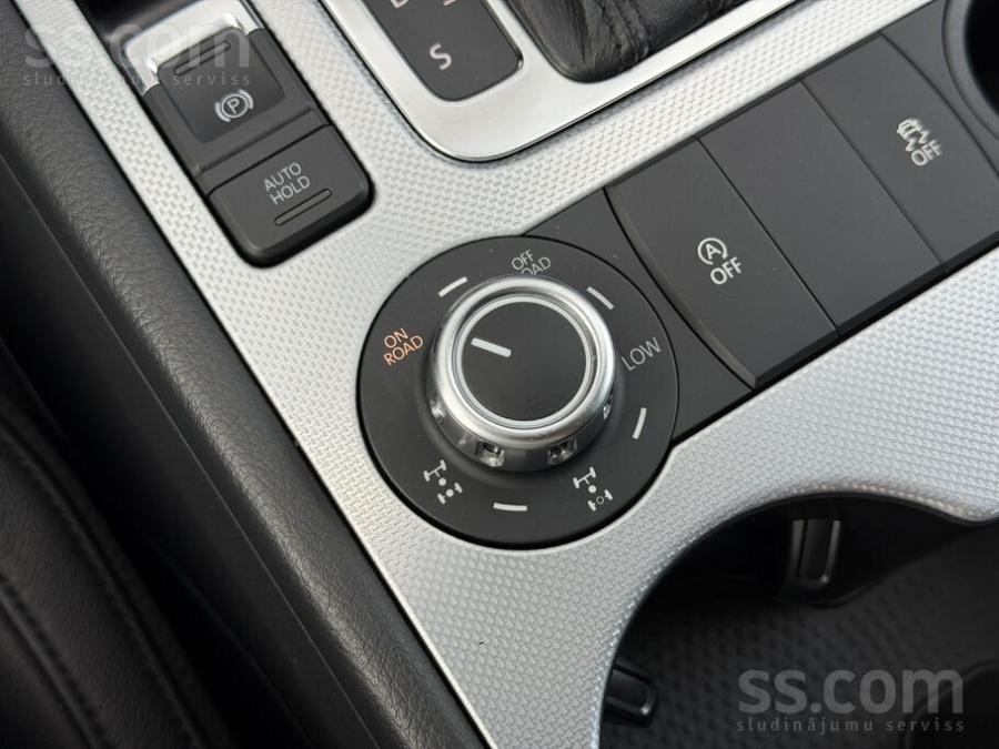 Zils Volkswagen Touareg 2011 Rīga, ar dzinēja tilpumu 3.00 L un nobraukumu 299 tūkst. km par 10999 €, foto 21 vietnē AUTOMOTO.COM.LV