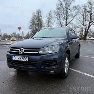 Blue Volkswagen Touareg 2012 in Riga, with an engine capacity of 3.00 L and mileage of 400 thousand km for 9800 €, photo 2 on AUTOMOTO.COM.LV