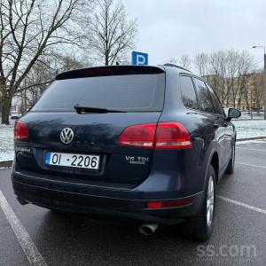 Blue Volkswagen Touareg 2012 in Riga, with an engine capacity of 3.00 L and mileage of 400 thousand km for 9800 €, photo 4 on AUTOMOTO.COM.LV