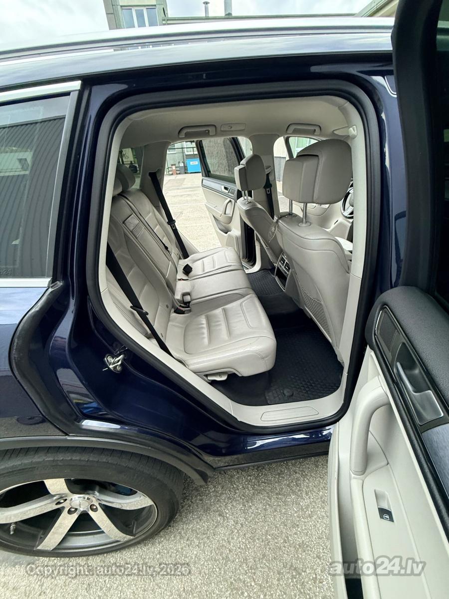 Zils Volkswagen Touareg 2012 Tallina, ar dzinēja tilpumu 3.00 L un nobraukumu 251 tūkst. km par 14000 €, foto 13 vietnē AUTOMOTO.COM.LV