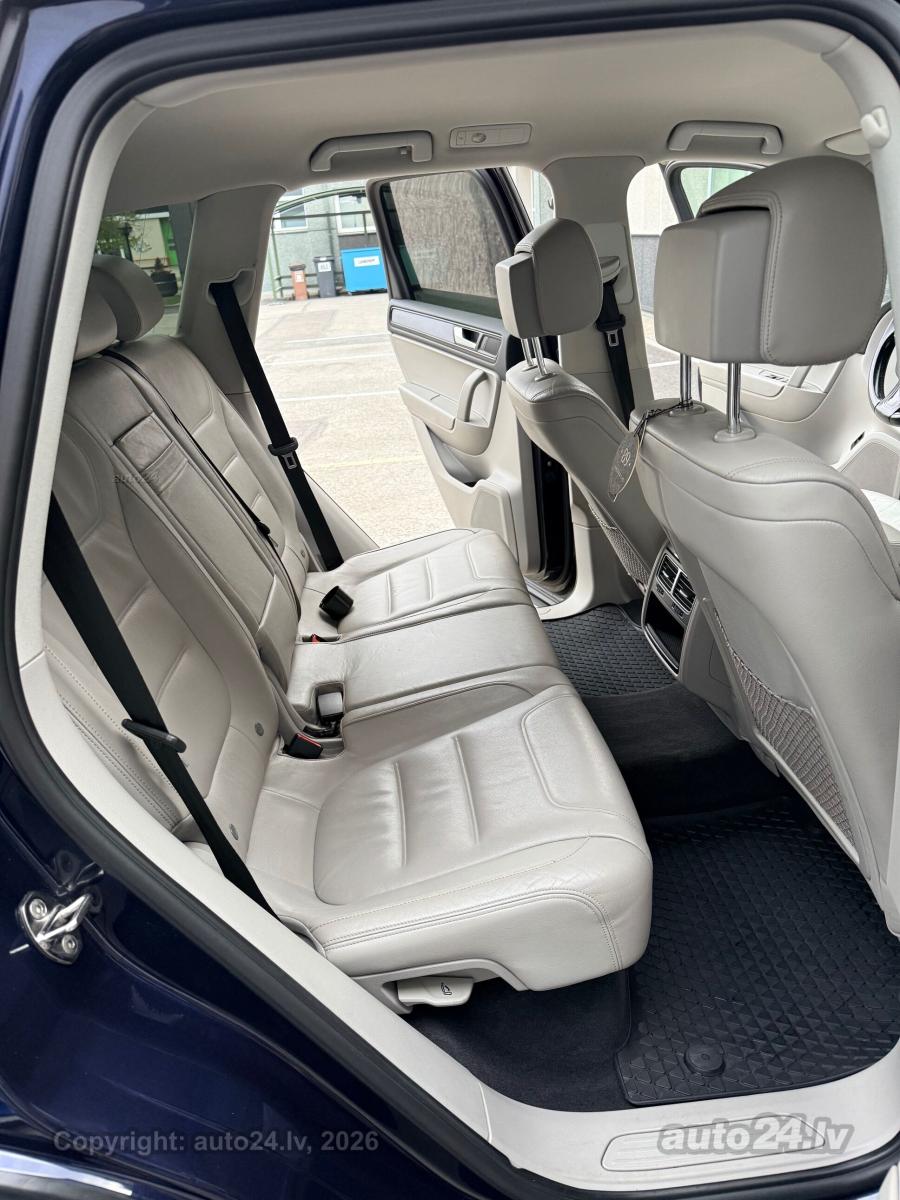 Zils Volkswagen Touareg 2012 Tallina, ar dzinēja tilpumu 3.00 L un nobraukumu 251 tūkst. km par 14000 €, foto 14 vietnē AUTOMOTO.COM.LV