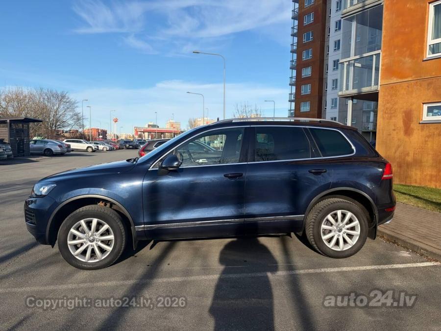 Zils Volkswagen Touareg 2012 Tallina, ar dzinēja tilpumu 3.00 L un nobraukumu 212 tūkst. km par 16000 €, foto 3 vietnē AUTOMOTO.COM.LV
