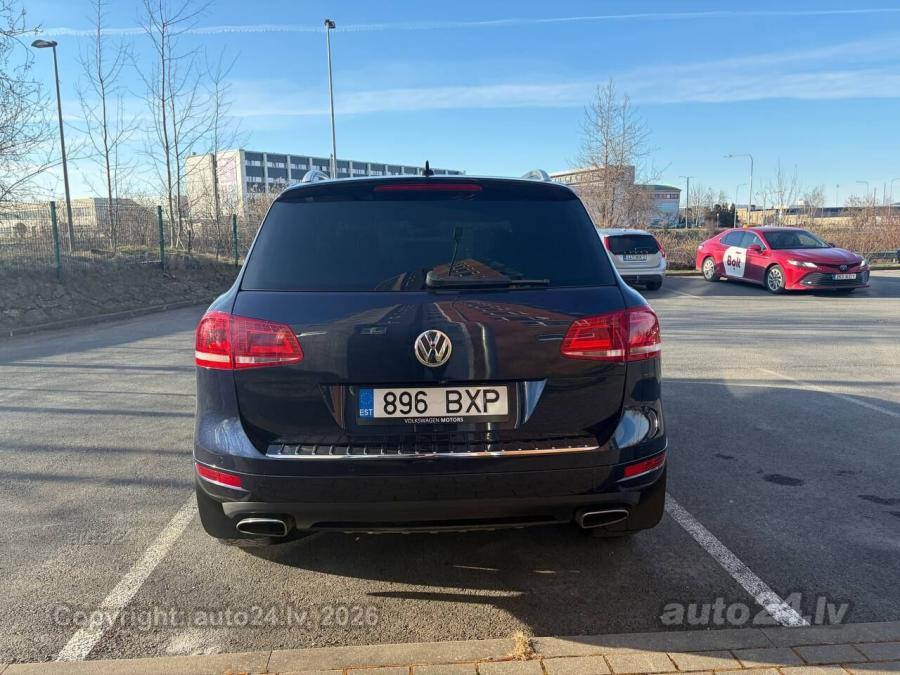 Zils Volkswagen Touareg 2012 Tallina, ar dzinēja tilpumu 3.00 L un nobraukumu 212 tūkst. km par 16000 €, foto 5 vietnē AUTOMOTO.COM.LV