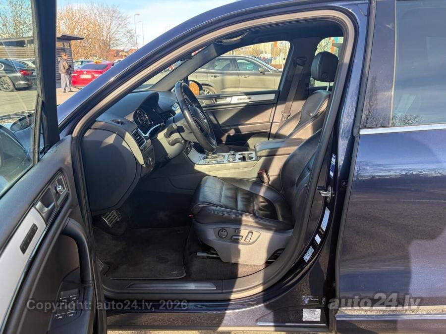 Zils Volkswagen Touareg 2012 Tallina, ar dzinēja tilpumu 3.00 L un nobraukumu 212 tūkst. km par 16000 €, foto 10 vietnē AUTOMOTO.COM.LV