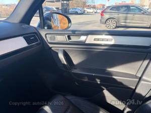 Zils Volkswagen Touareg 2012 Tallina, ar dzinēja tilpumu 3.00 L un nobraukumu 212 tūkst. km par 16000 €, foto 14 vietnē AUTOMOTO.COM.LV