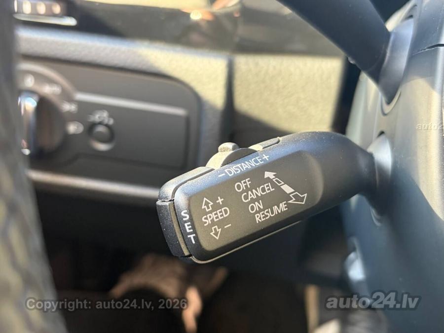 Zils Volkswagen Touareg 2012 Tallina, ar dzinēja tilpumu 3.00 L un nobraukumu 212 tūkst. km par 16000 €, foto 16 vietnē AUTOMOTO.COM.LV