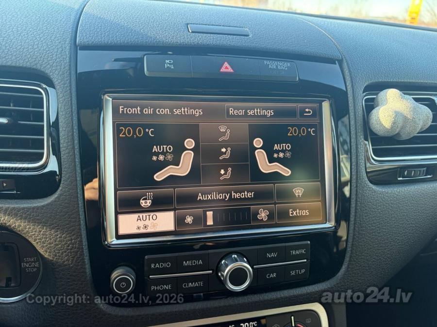 Zils Volkswagen Touareg 2012 Tallina, ar dzinēja tilpumu 3.00 L un nobraukumu 212 tūkst. km par 16000 €, foto 20 vietnē AUTOMOTO.COM.LV