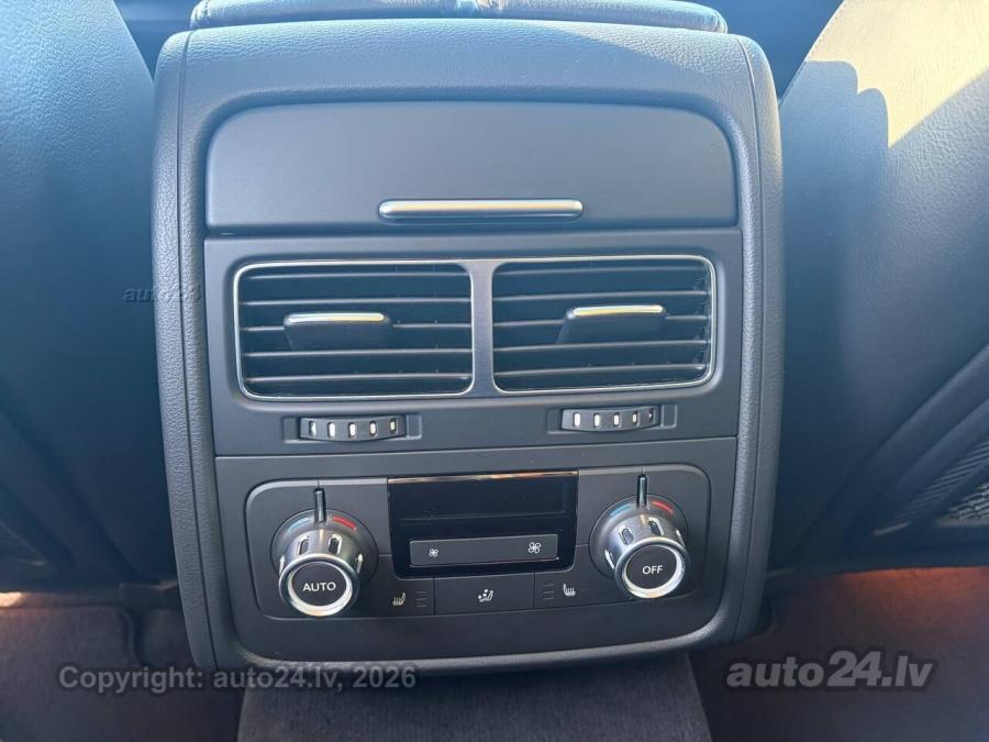 Zils Volkswagen Touareg 2012 Tallina, ar dzinēja tilpumu 3.00 L un nobraukumu 212 tūkst. km par 16000 €, foto 25 vietnē AUTOMOTO.COM.LV