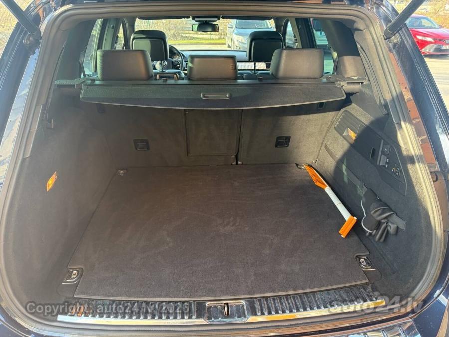 Zils Volkswagen Touareg 2012 Tallina, ar dzinēja tilpumu 3.00 L un nobraukumu 212 tūkst. km par 16000 €, foto 26 vietnē AUTOMOTO.COM.LV