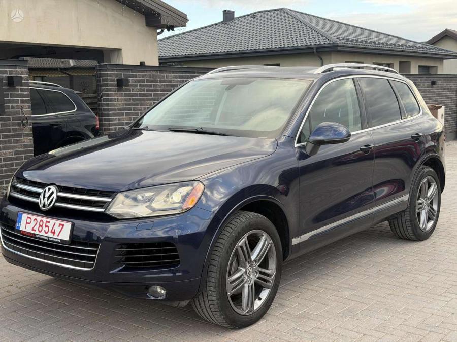 Blue Volkswagen Touareg 2012 in Siauliai, with an engine capacity of 3.60 L and mileage of 245 thousand km for 8500 €, photo 1 on AUTOMOTO.COM.LV
