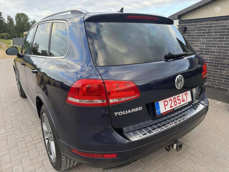 Blue Volkswagen Touareg 2012 in Siauliai, with an engine capacity of 3.60 L and mileage of 245 thousand km for 8500 €, photo 6 on AUTOMOTO.COM.LV